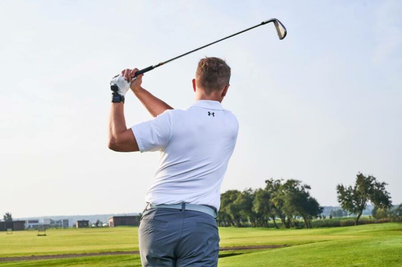 13 Tips on How to Hit a Golf Ball Straight Every Time